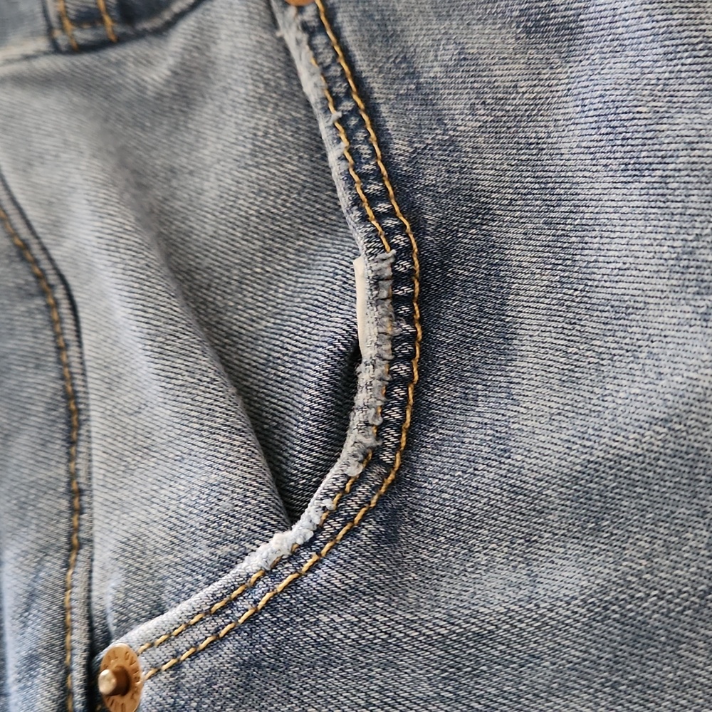 Universal Threads Distressed Raw Edge Hem Denim Jeans… - Gem